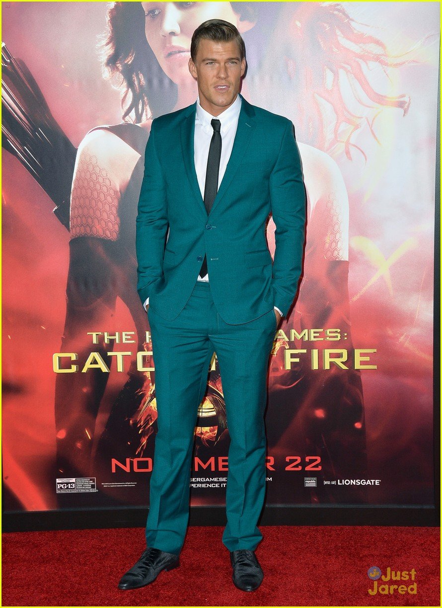 Stephanie Leigh Schlund & Alan Ritchson: Cashmere & Gloss at 'Catching ...