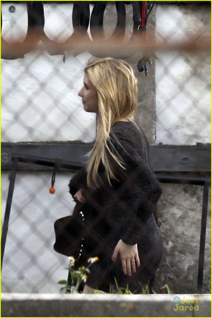 Full Sized Photo of emma roberts evan peters ahs coven cemetery scene ...