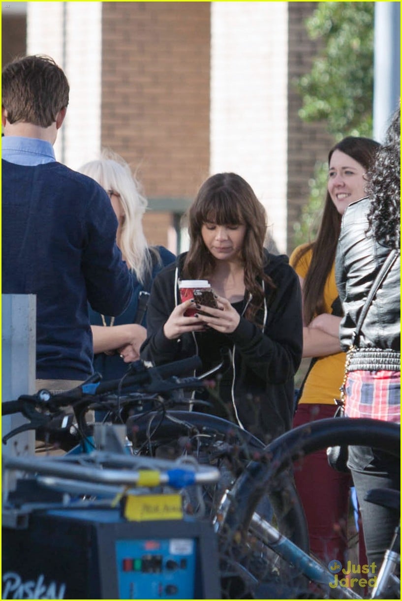 Hailee Steinfeld & Thomas Mann: 'Barely Lethal' Filming in Atlanta ...