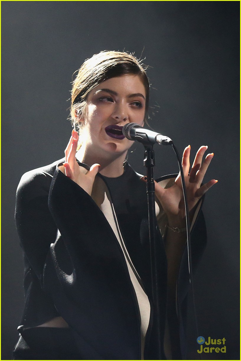 Lorde: ARIA Awards 2013 Performance Pics & Video | Photo 622760 - Photo ...