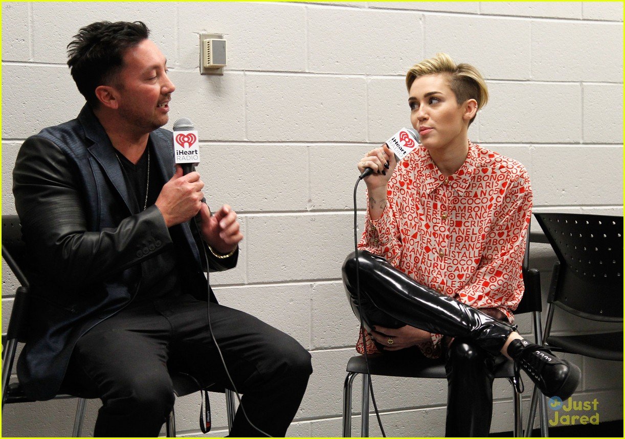 Miley Cyrus: Santa Body Suit at Atlanta Jingle Ball | Photo 626317 ...