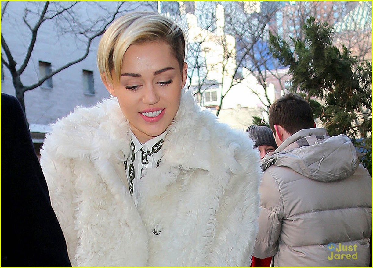 Miley Cyrus To Perform at New Year’s Rockin’ Eve with Ryan Seacrest ...