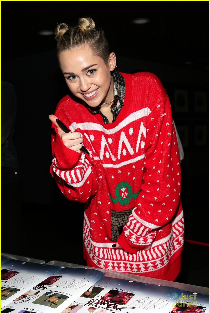 Miley Cyrus: Stolen Sweater at Tampa Jingle Ball! | Photo 628482 ...