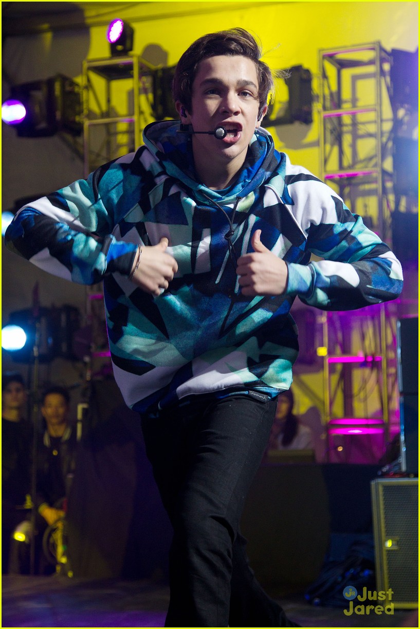 Austin Mahone: Aquafina FlavorSplash Concert with Kylie Jenner! | Photo ...