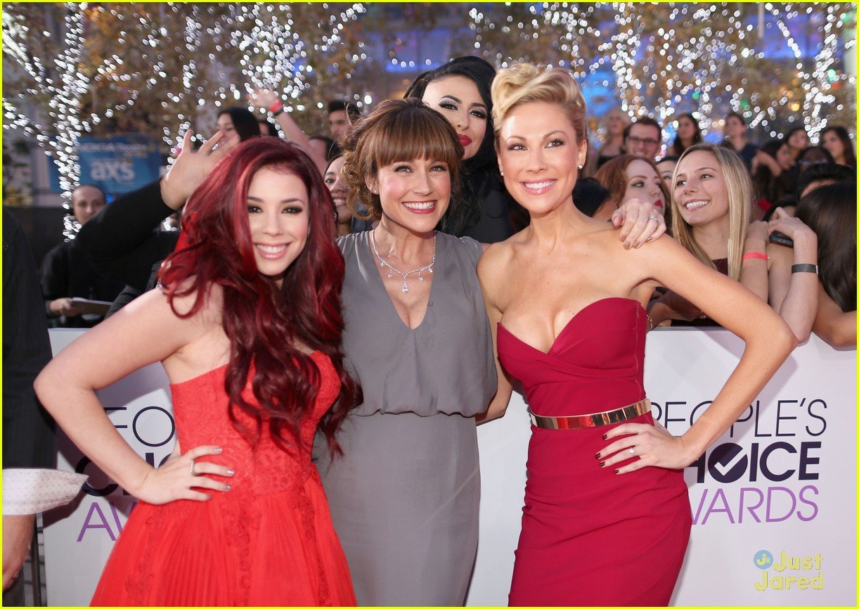 Ashley Rickards & Molly Tarlov: People's Choice Awards 2014 | Photo ...