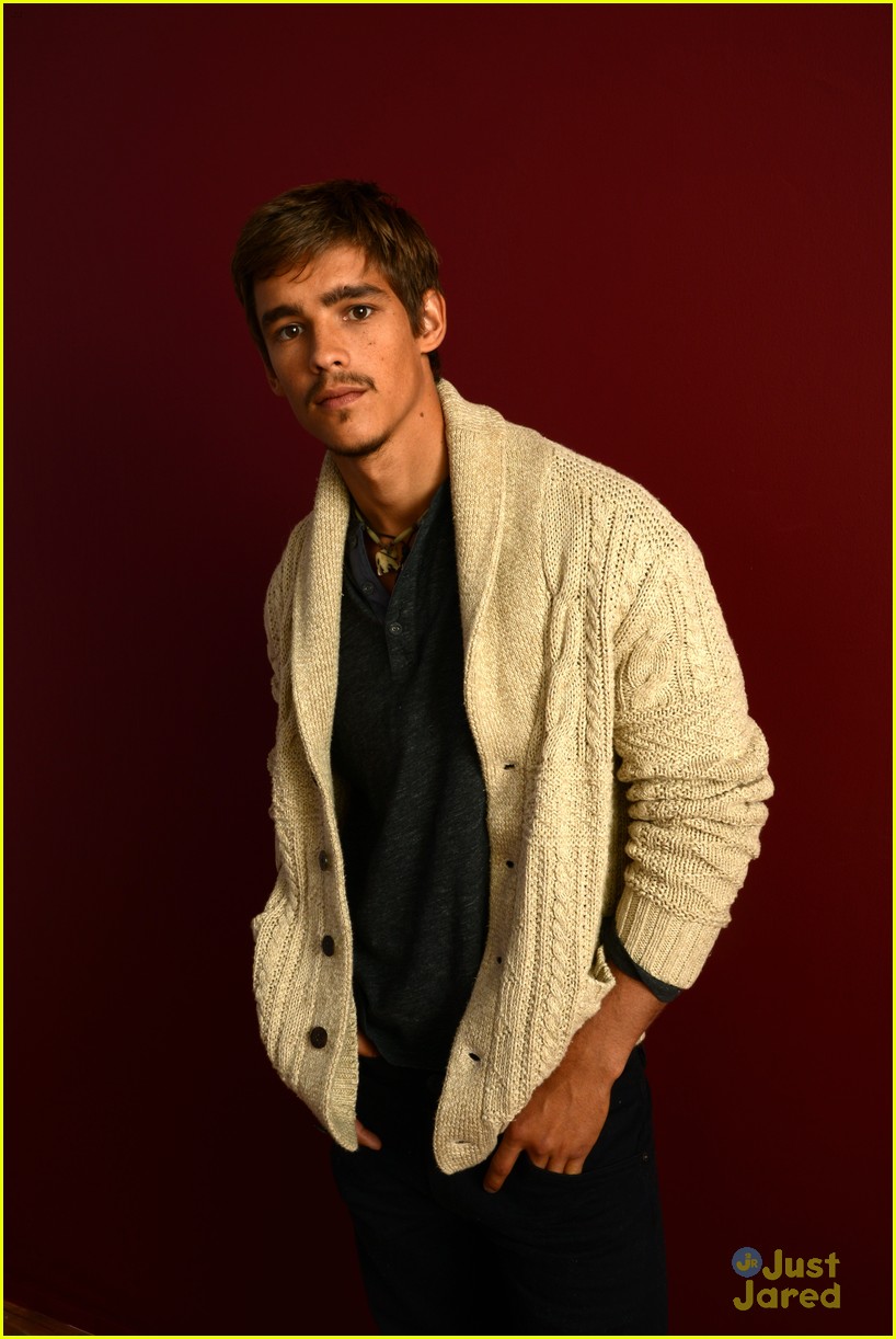 Brenton Thwaites: 'The Signal' at Sundance! | Photo 637070 - Photo ...