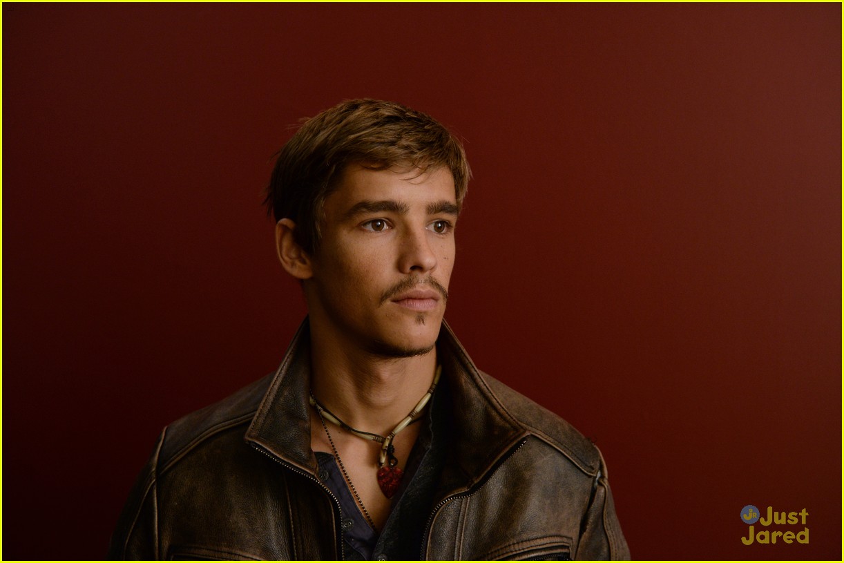Brenton Thwaites: 'The Signal' at Sundance! | Photo 637073 - Photo ...