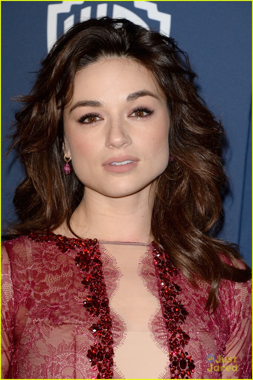 Crystal Reed & Sosie Bacon: Golden Globe After Party Gals | Photo ...