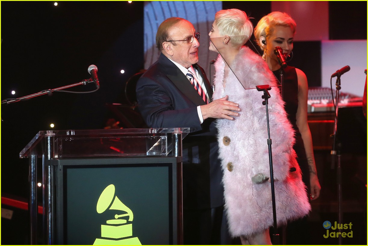 Miley Cyrus: Clive Davis' Pre-Grammys Gala Performance Pics & Video ...