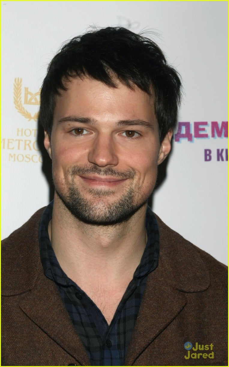 Danila Kozlovsky: 'Vampire Academy' Moscow Photo Call | Photo 639325 ...