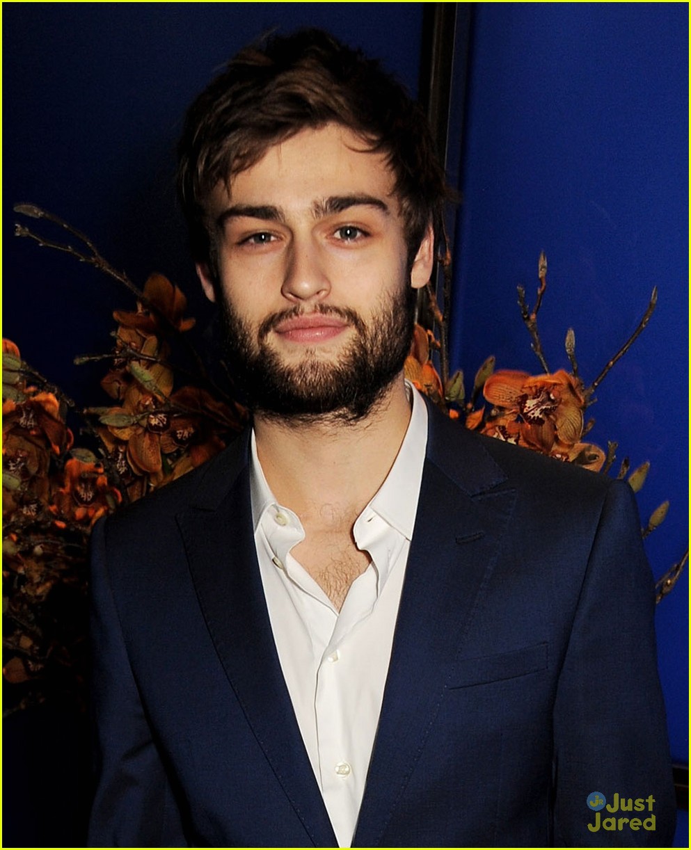 Full Sized Photo of douglas booth london collections closing dinner 05 ...