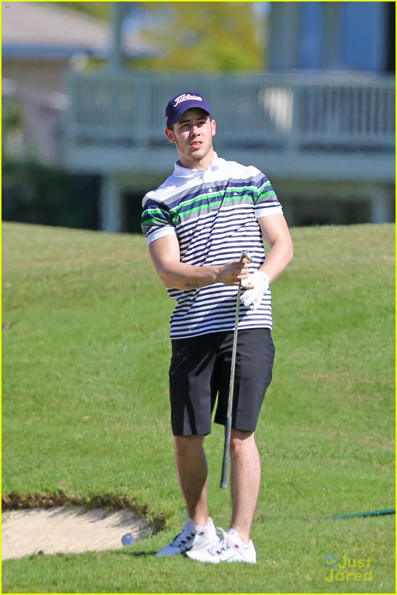 Nick & Joe Jonas: Golfing Guys in Hawaii | Photo 631662 - Photo Gallery ...