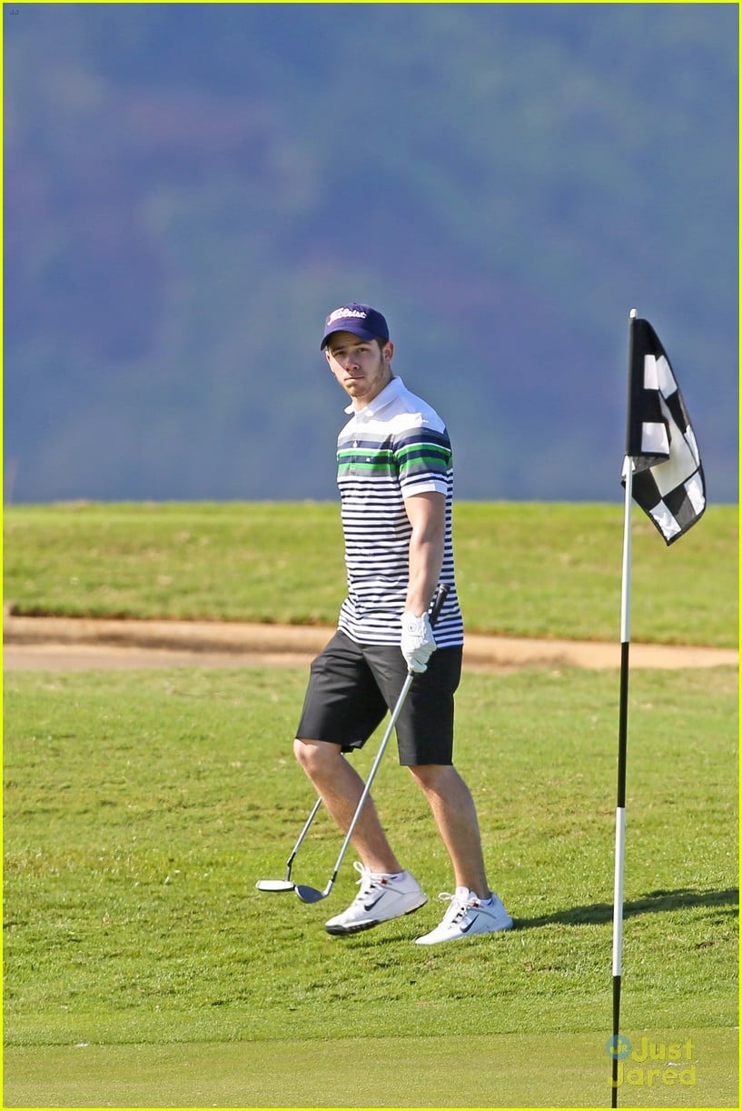 Nick & Joe Jonas: Golfing Guys in Hawaii | Photo 631664 - Photo Gallery ...
