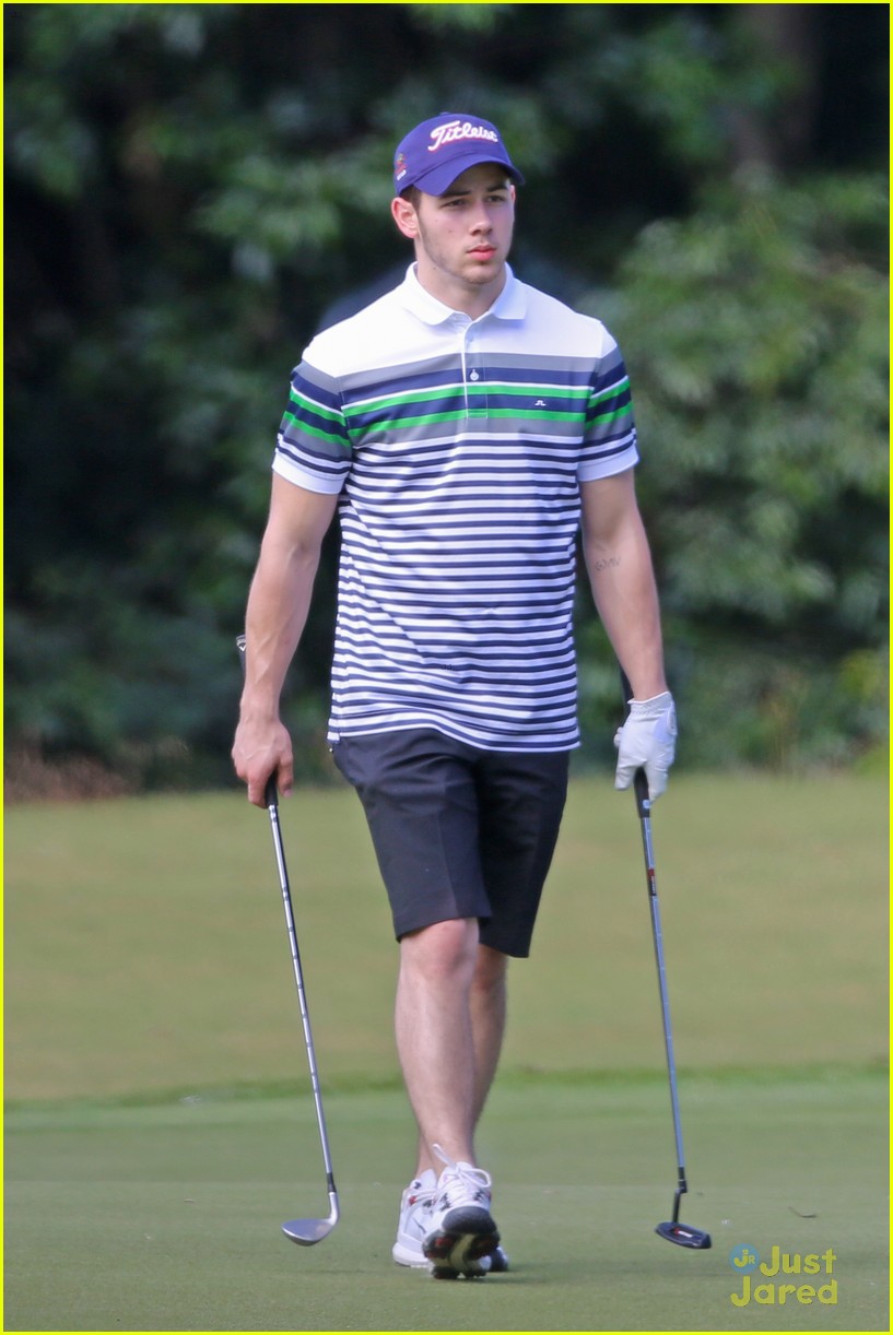 Nick & Joe Jonas: Golfing Guys in Hawaii | Photo 631691 - Photo Gallery ...