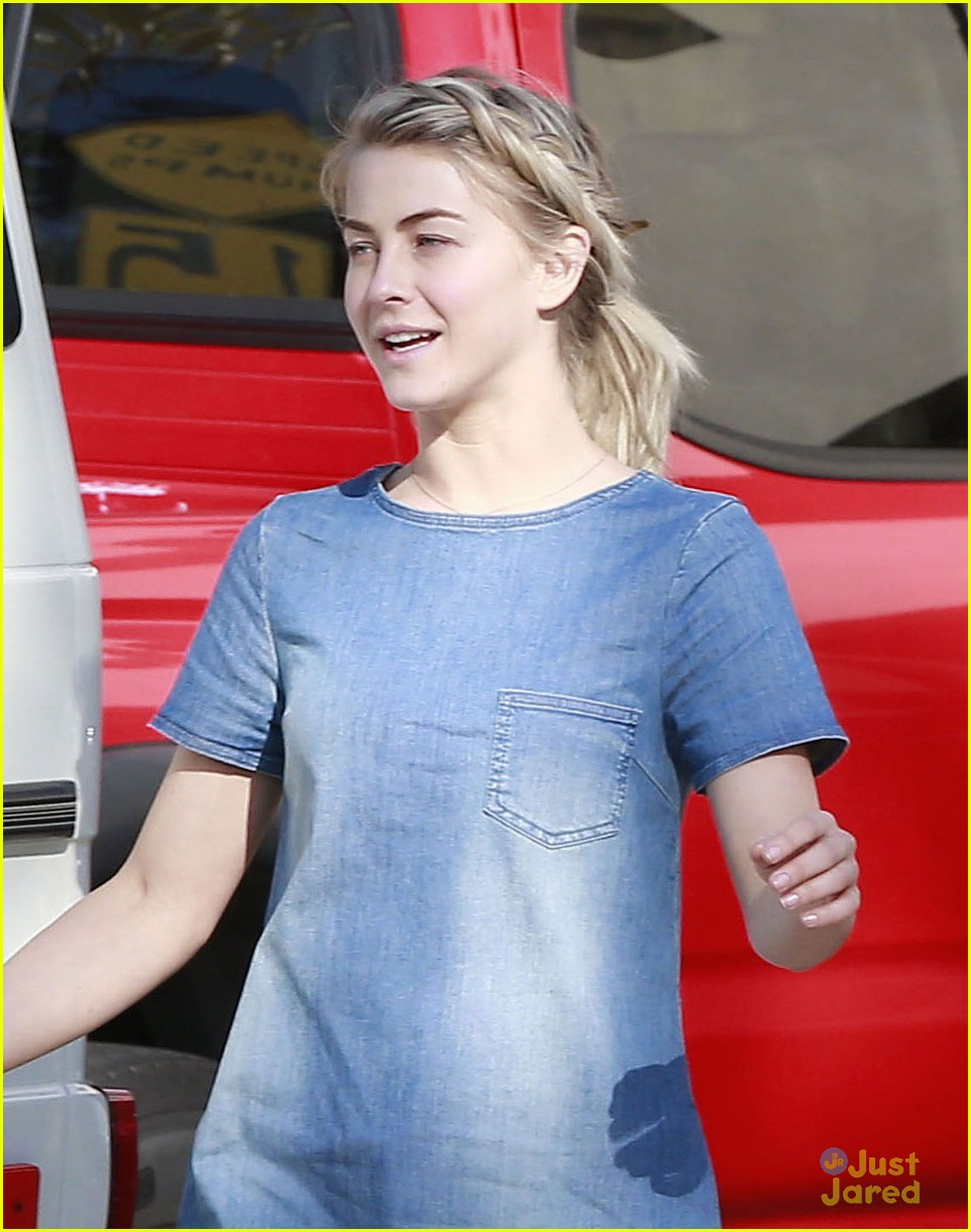 Julianne Hough Wants You to Watch 'Enlisted' | Photo 638708 - Photo ... Julianne Hough Wants You to Watch 'Enlisted' | Photo 638708 - Photo ...