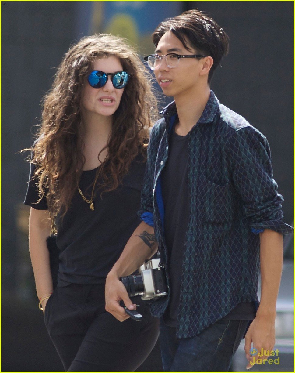 Lorde & Boyfriend James Lowe Step Out Together in New Zealand | Photo ...