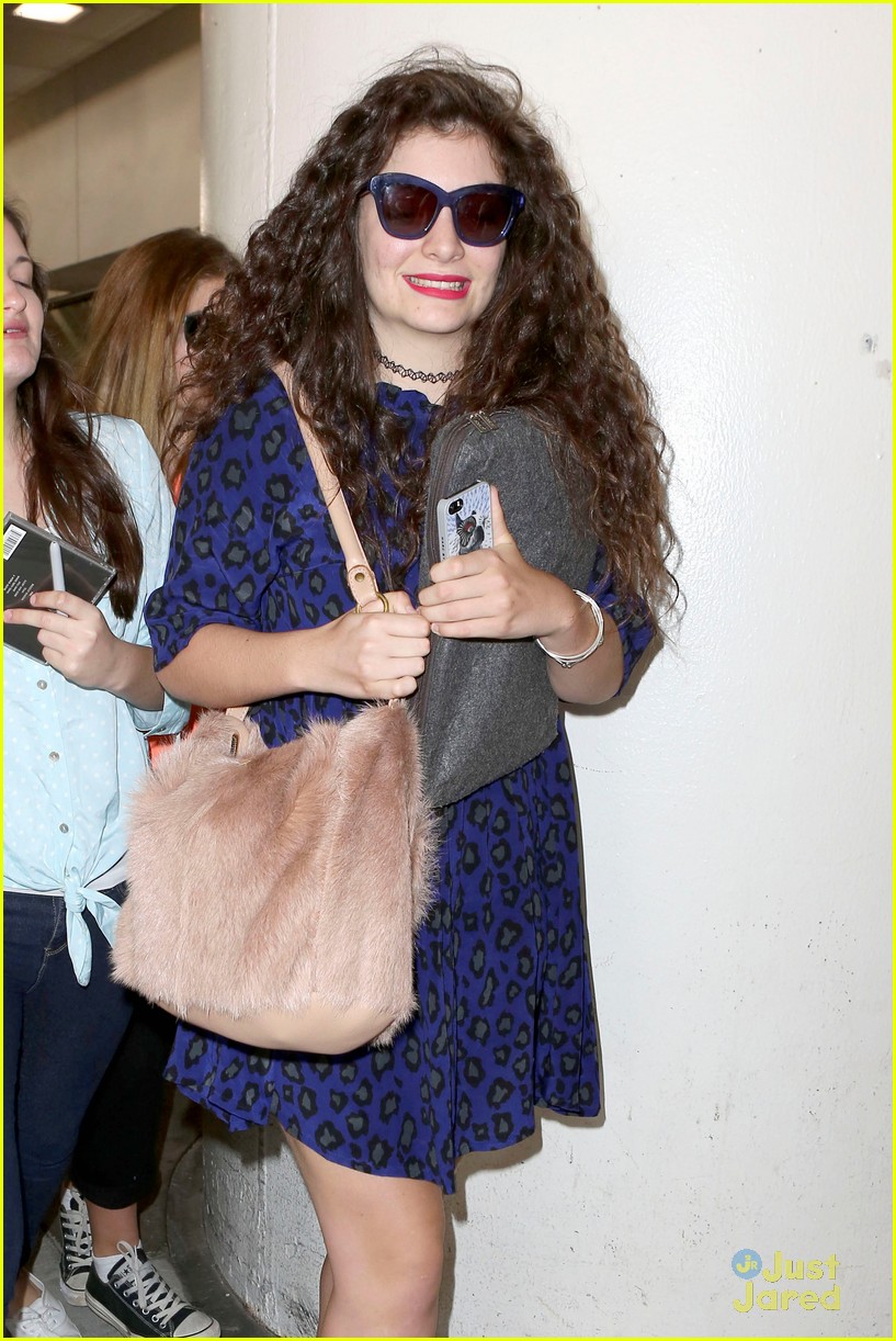 Lorde: LAX Arrival Ahead of Grammy Awards | Photo 637112 - Photo ...