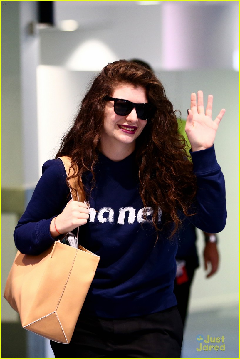 Lorde: Back in New Zealand After Grammys Win | Photo 639521 - Photo ...