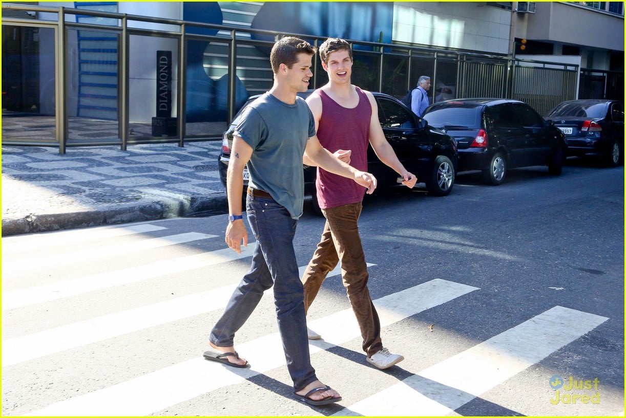 Max Carver & Daniel Sharman: Fan-Friendly in Rio! | Photo 634103 ...