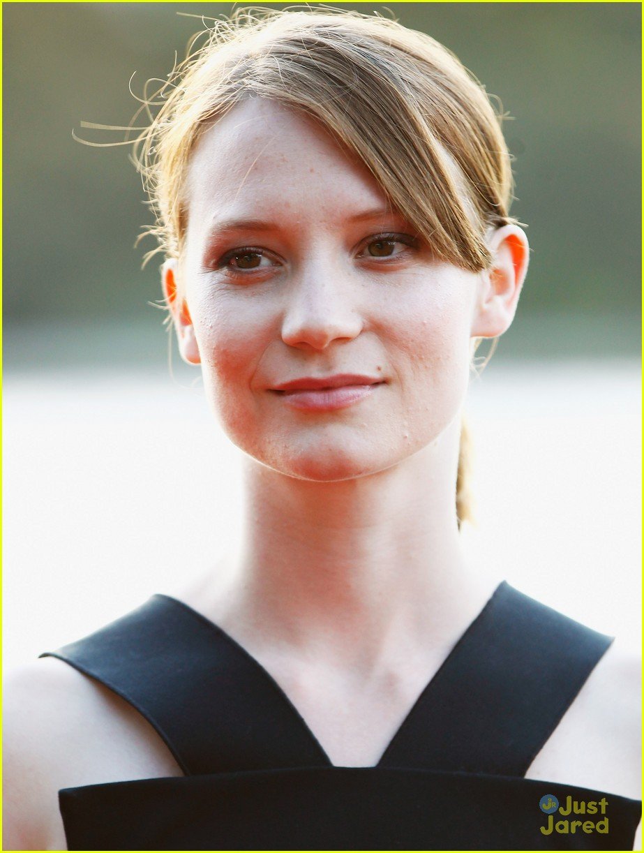 Mia Wasikowska: 'Tracks' Premiere in Australia | Photo 632536 - Photo ...