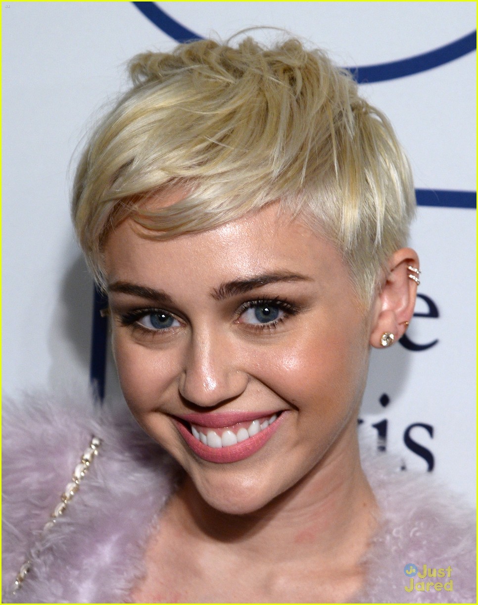 Miley Cyrus: Clive Davis Pre-Grammy Gala 2014 | Photo 638476 - Photo ...