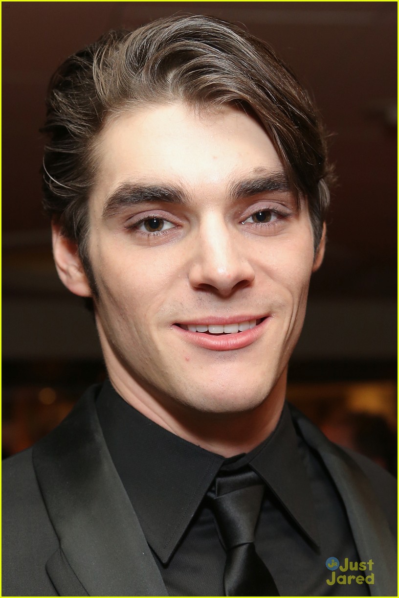 RJ Mitte: 'Breaking Bad' Wins Best Drama at Golden Globes 2014 | Photo ...