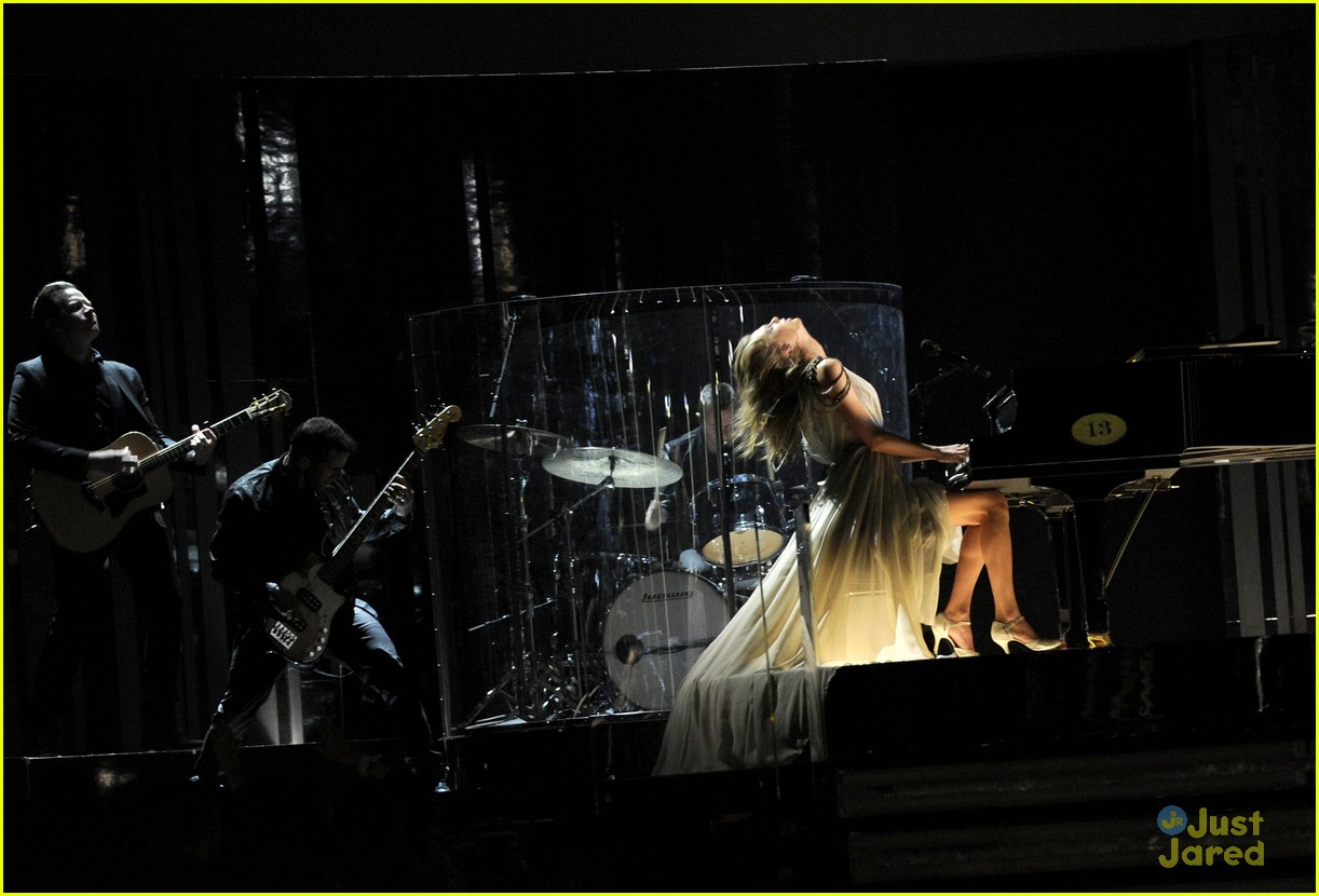 Taylor Swift: 'All Too Well' Performance at Grammys 2014 | Photo 638857 ...