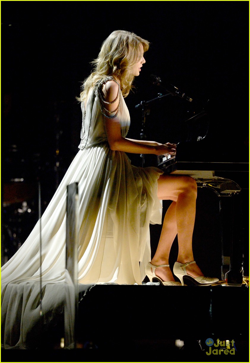 Taylor Swift: 'All Too Well' Performance at Grammys 2014 | Photo 638860 ...