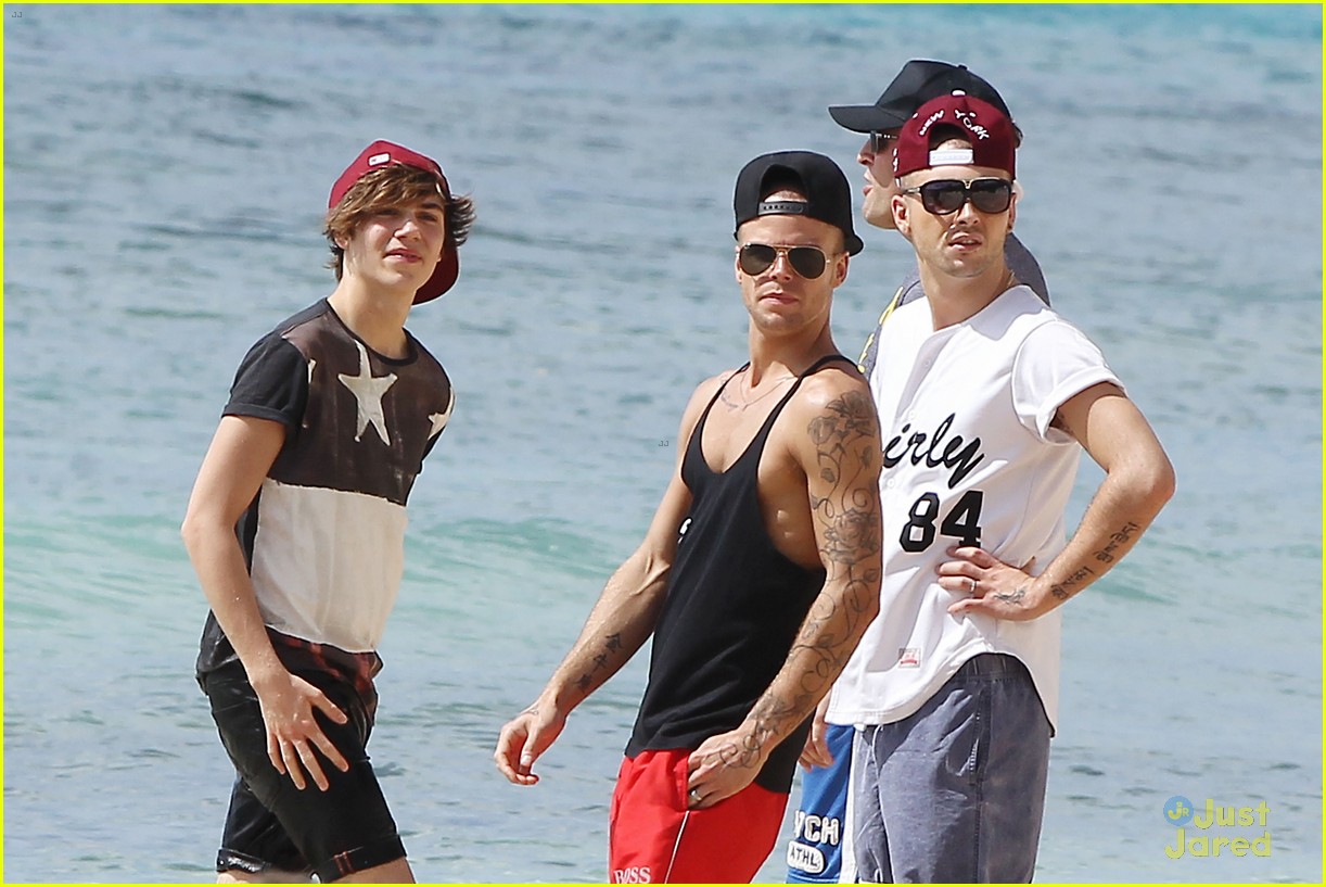 Union J's Jaymi Hensley: Beach Fun with Shirtless Fiance Olly Marmon! | Photo 639203 - Photo ...
