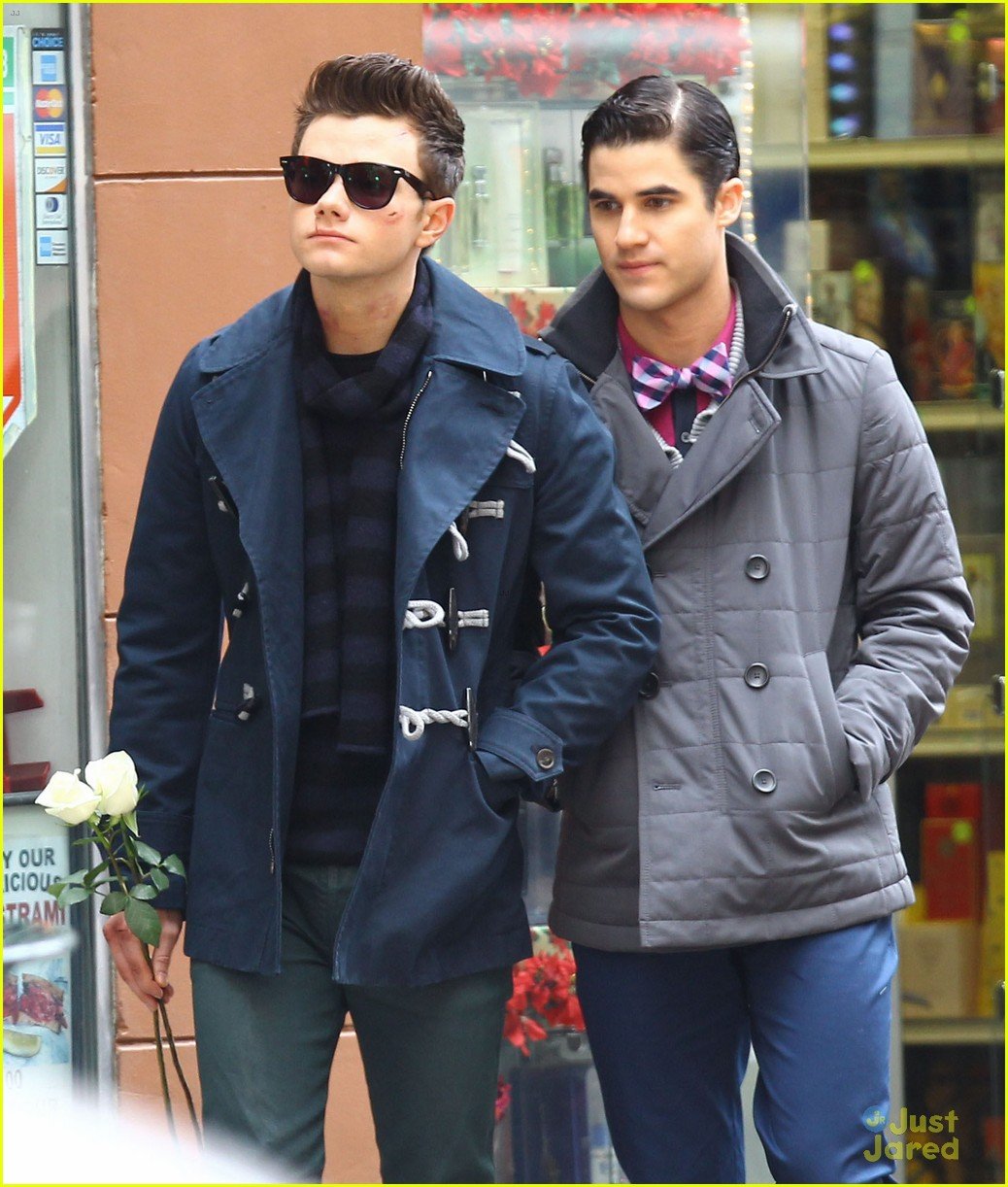 Darren Criss Leans on Chris Colfer's Shoulder While Filming 'Glee' | Photo 647175 - Photo ...