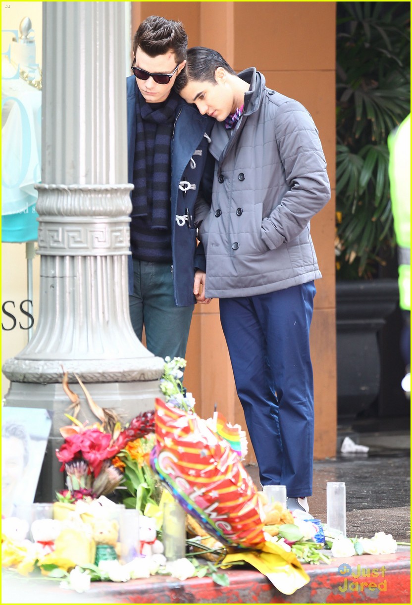 Darren Criss Leans on Chris Colfer's Shoulder While Filming 'Glee' | Photo 647177 - Photo ...
