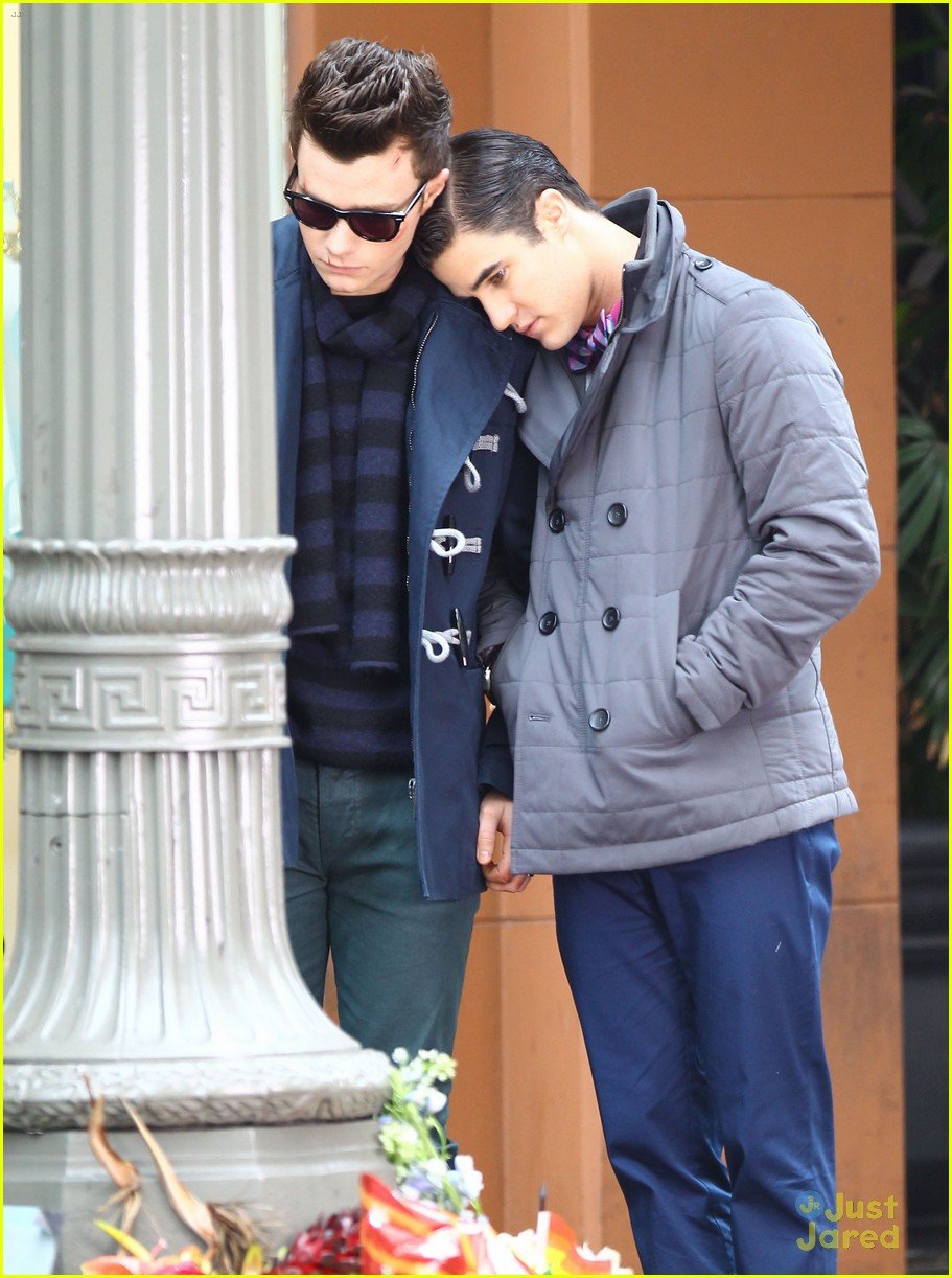 Darren Criss Leans on Chris Colfer's Shoulder While Filming 'Glee' | Photo 647178 - Photo ...