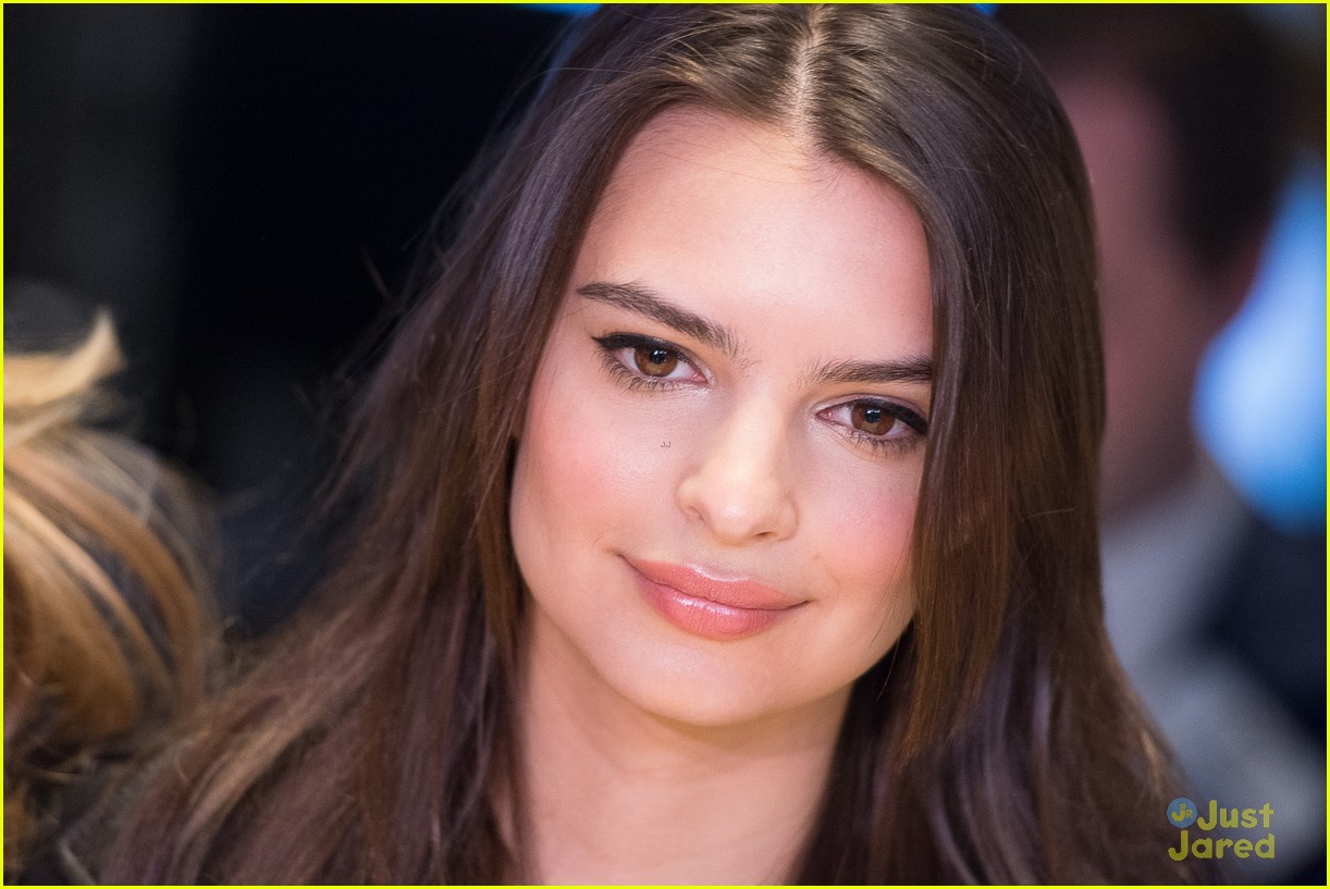 Gigi Hadid & 'Sports Illustrated' Models Ring the Stock Exchange Bell ...