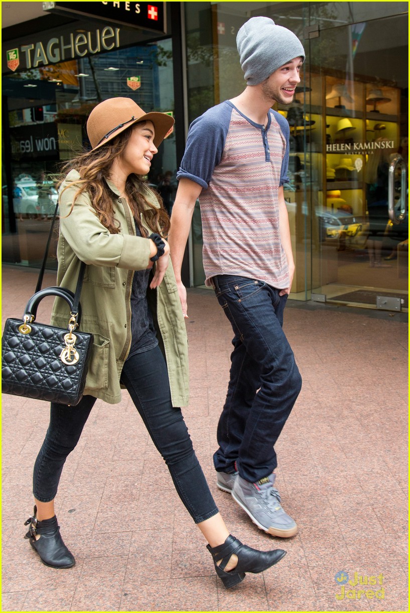 Sarah Hyland & Matt Prokop Take A Sydney Stroll | Photo 644802 - Photo ...