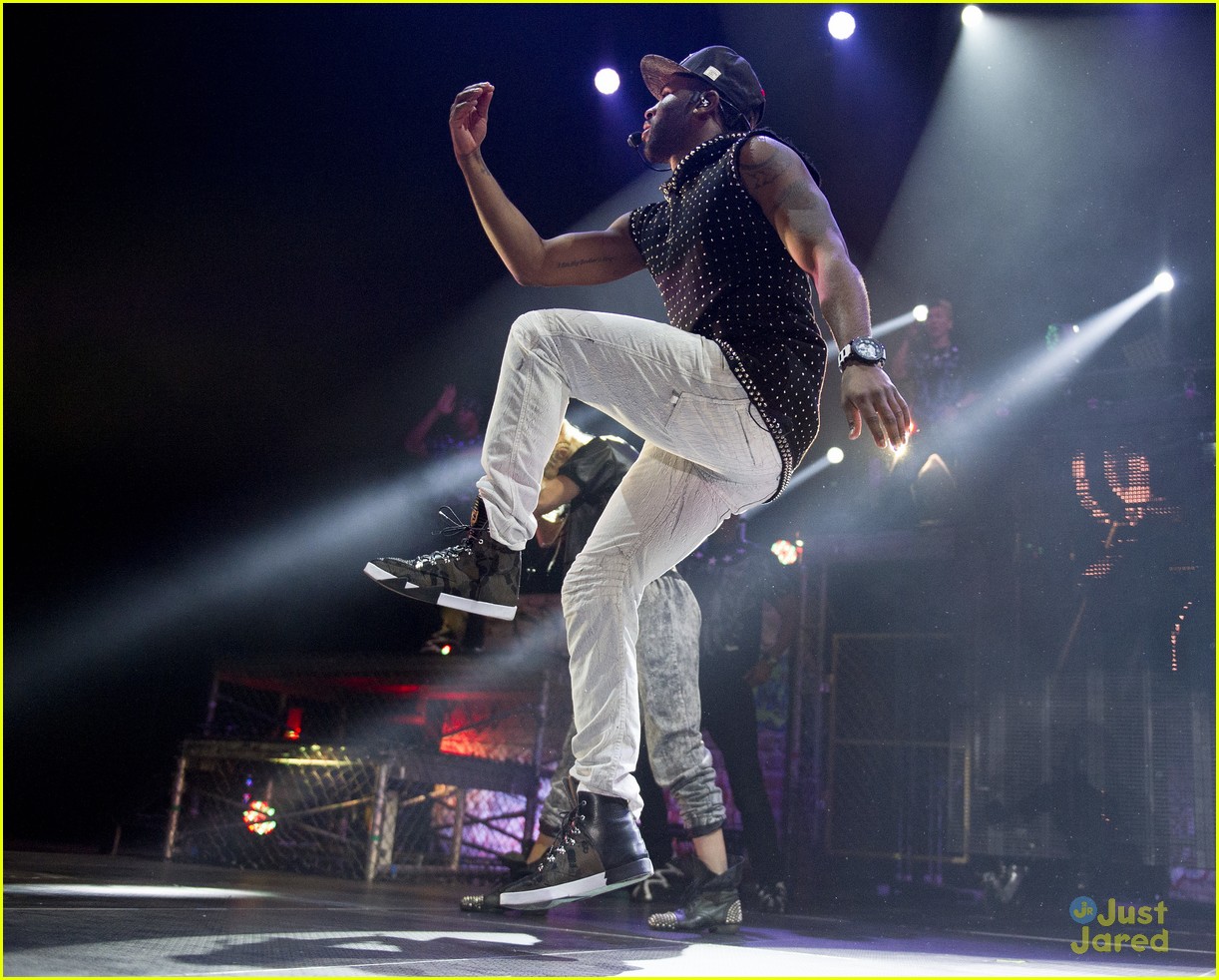 Full Sized Photo of jason derulo tattoos world tour stop in amsterdam ...