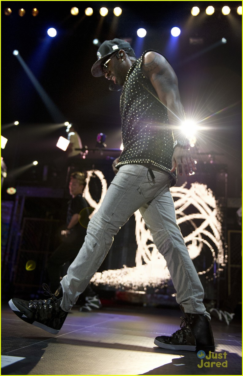 Full Sized Photo of jason derulo tattoos world tour stop in amsterdam ...