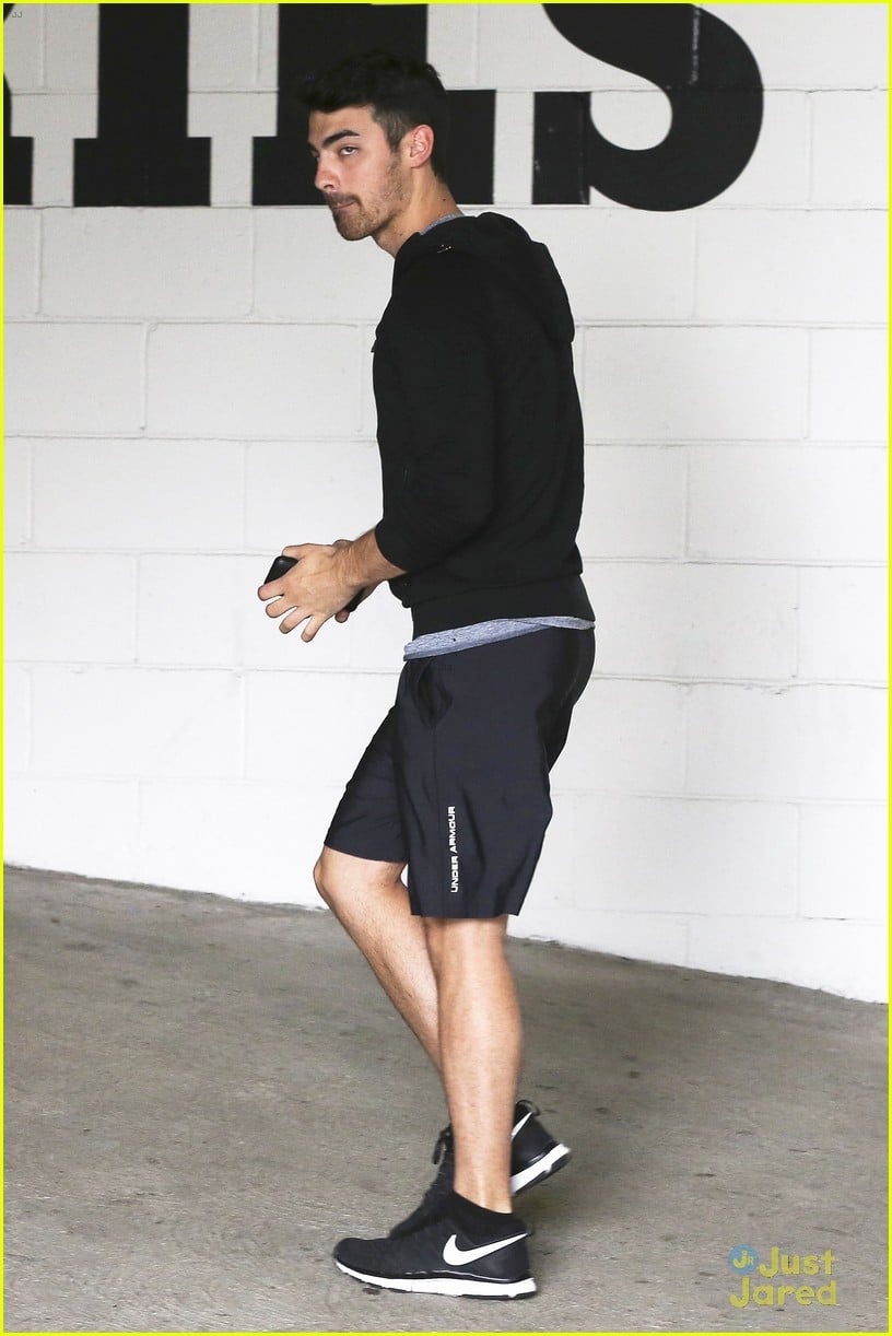Joe Jonas Grabs Some Grub After Mid-Week Workout | Photo 645741 - Photo ...