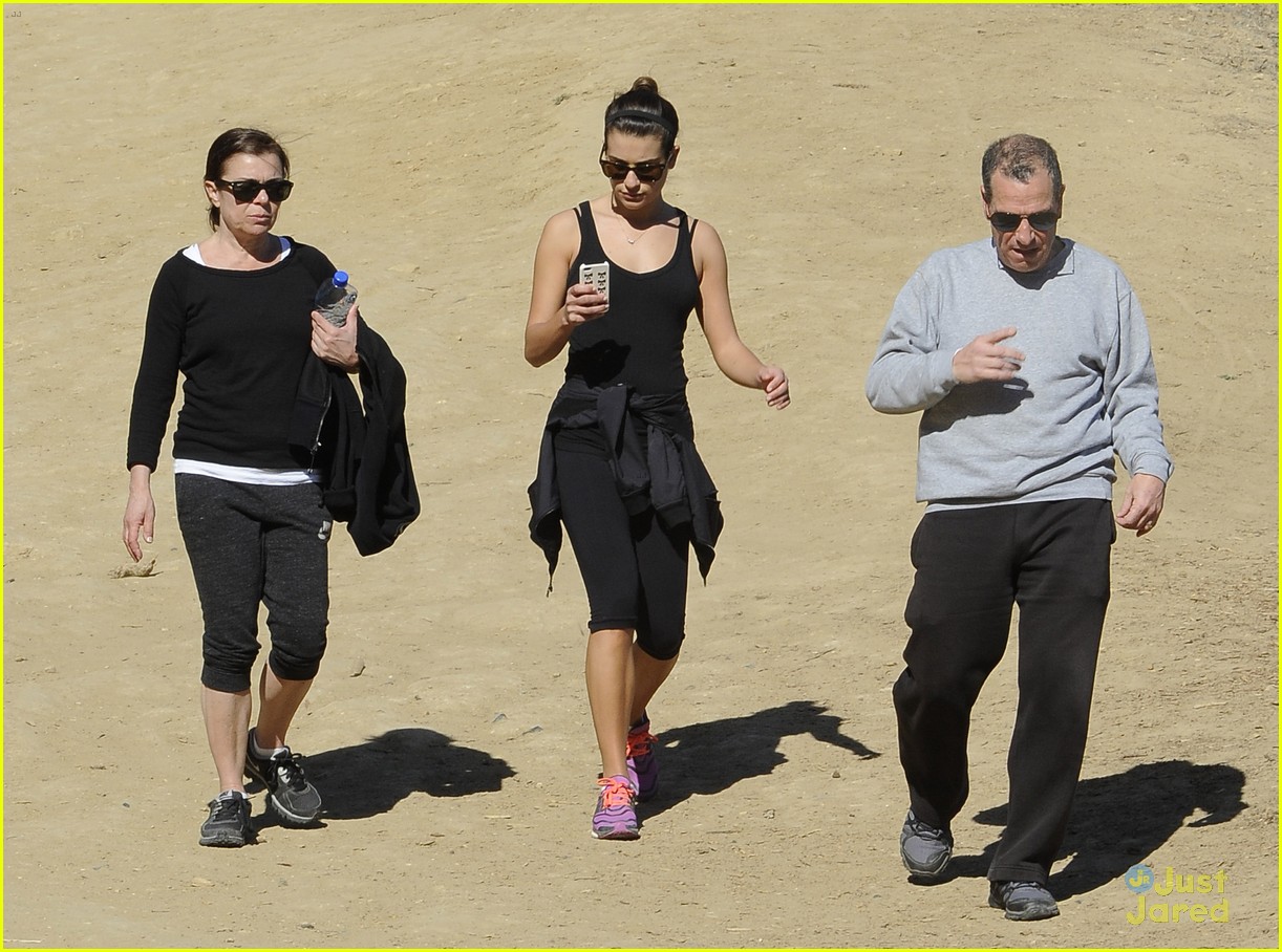 Lea Michele: Runyon Canyon Hike with Mom & Dad! | Photo 641191 - Photo ...