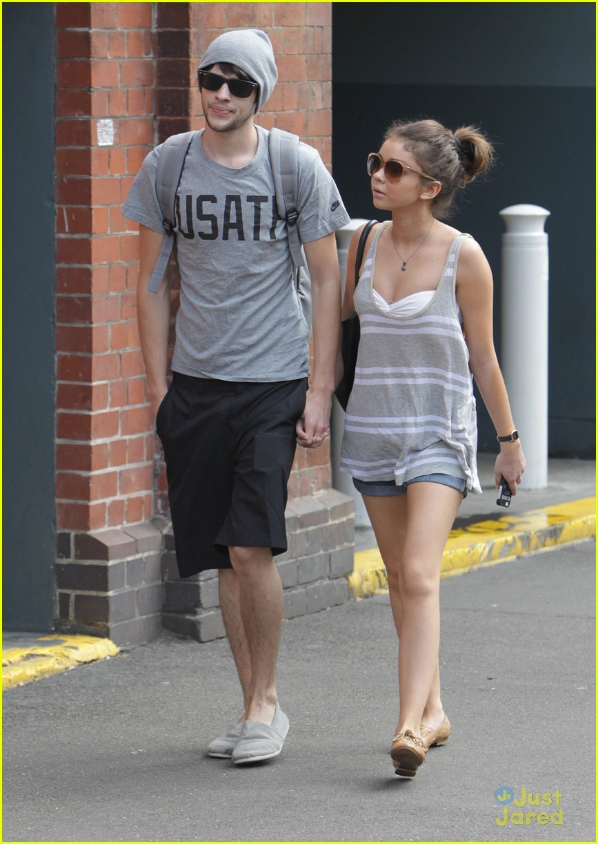 Sarah Hyland & Matt Prokop: Hand-In-Hand China Town Walk in Sydney ...