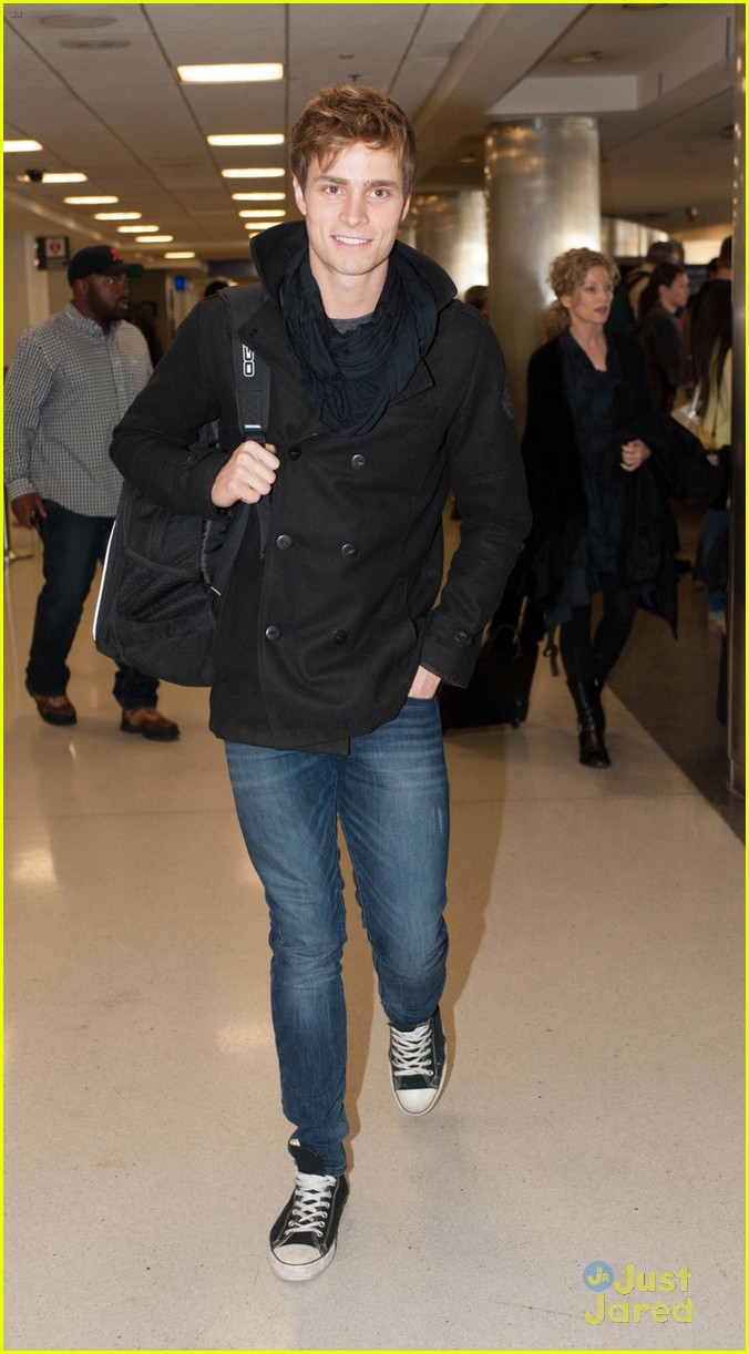 Spencer Sutherland Arrives at LAX Airport Before 'Vampire Academy ...