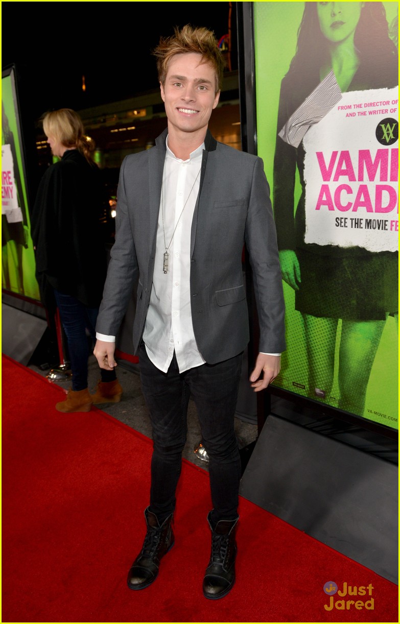 Spencer Sutherland Arrives at LAX Airport Before 'Vampire Academy ...