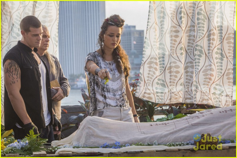 'Star-Crossed' Preview: Is Emery in Danger? | Photo 646619 - Photo ...