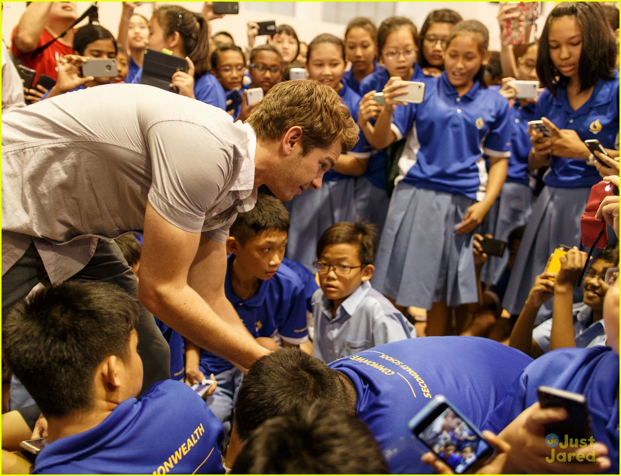 Andrew Garfield Makes 'Amazing' Visit to Commonwealth Secondary School ...
