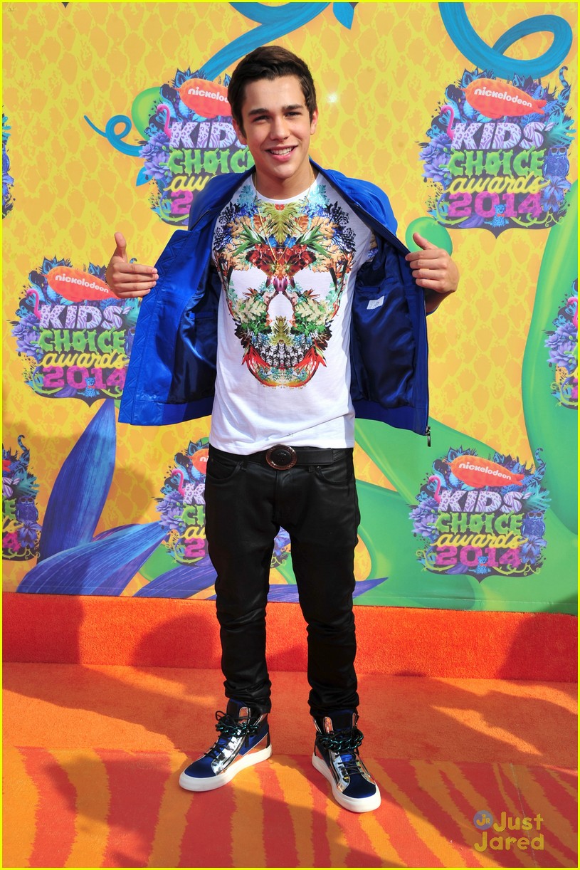 Austin Mahone Performs on Orange Carpet at Kids' Choice Awards 2014 ...