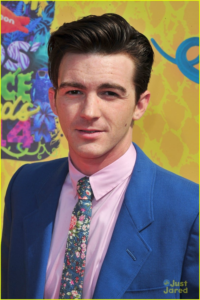 Full Sized Photo of drake bell and josh peck buddies in blue at kids ...