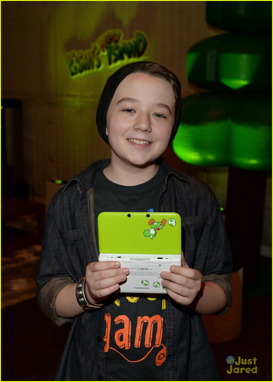 Bella Thorne & Garrett Clayton: Yoshi's Celebrity Egg Decorating Party ...