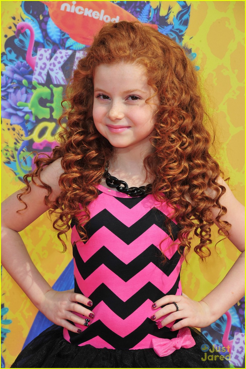 Francesca Capaldi & Brec Bassinger Wear Fun Prints to the Kids' Choice ...
