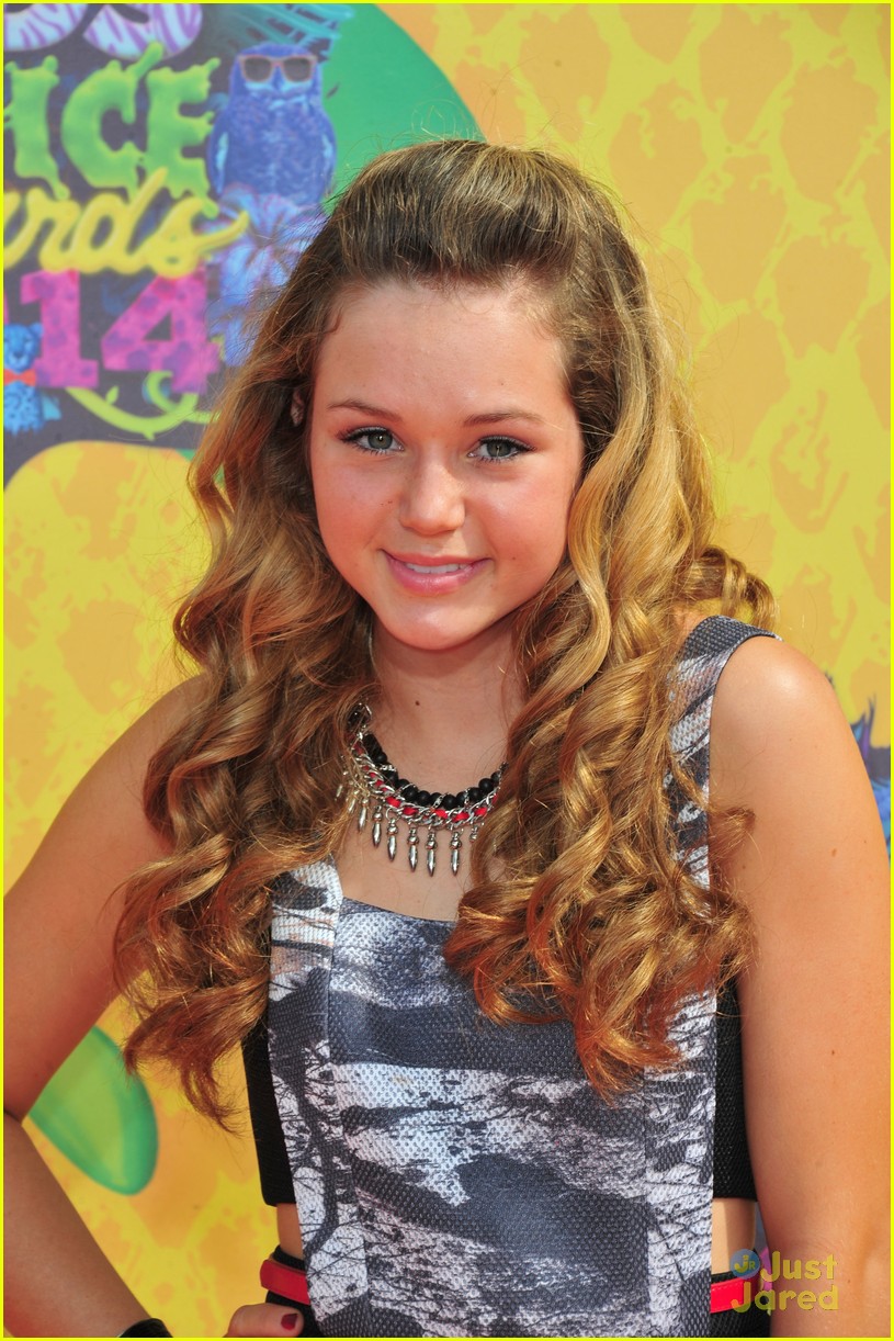 Francesca Capaldi & Brec Bassinger Wear Fun Prints to the Kids' Choice ...
