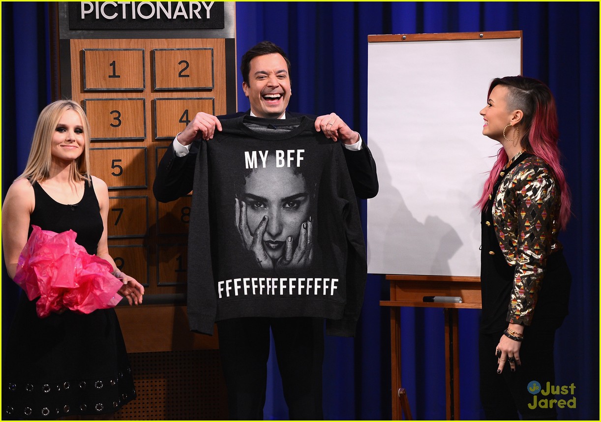Demi Lovato Plays Pictionary with Kristen Bell on 'The Tonight Show ...