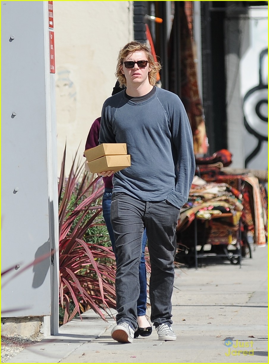 Emma Roberts is Rooting for Caleb Perry Johnson on 'American Idol ...